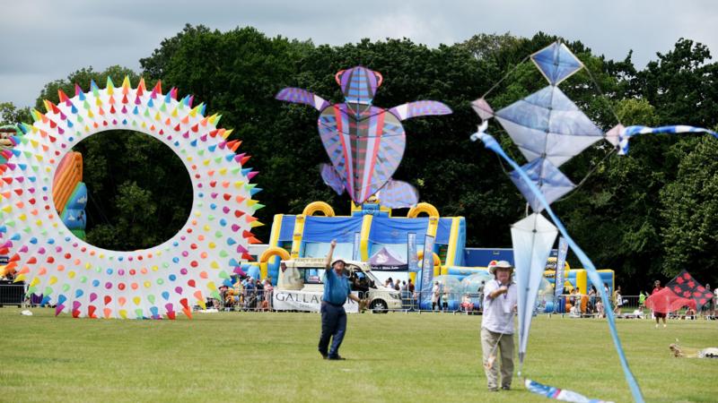 Bedford kite festival and classic car show returning - BBC News