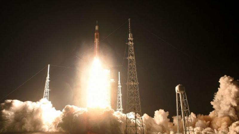 Humans could live on the Moon in next eight years, Nasa says - BBC ...