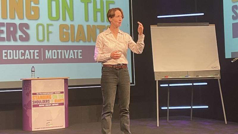 Former hostage negotiator pens memoir about her experiences - BBC News
