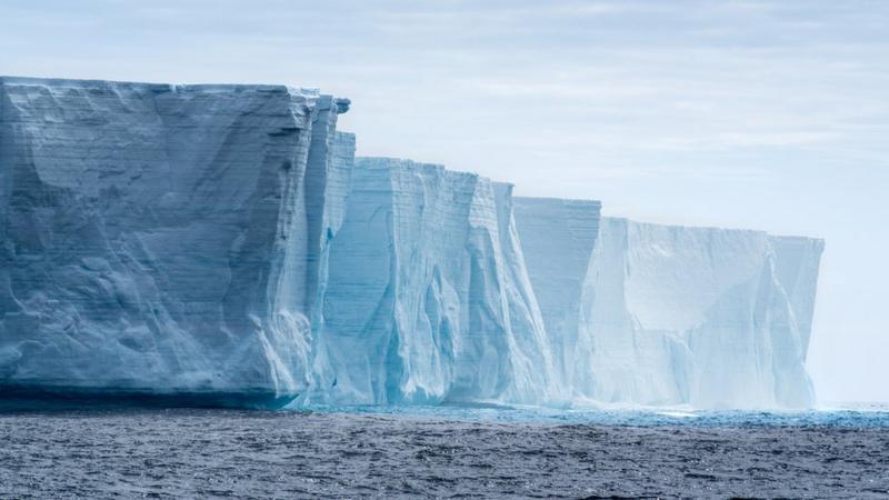 Scientists probe the secrets of mega icebergs - BBC News