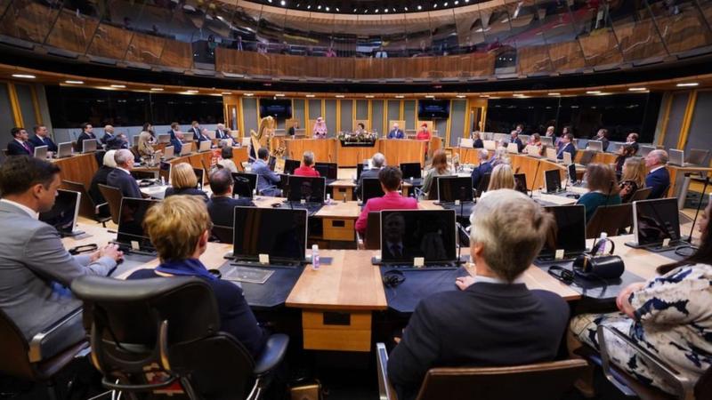 Map of Welsh MPs seats redrawn as number to be cut to 32 - BBC News