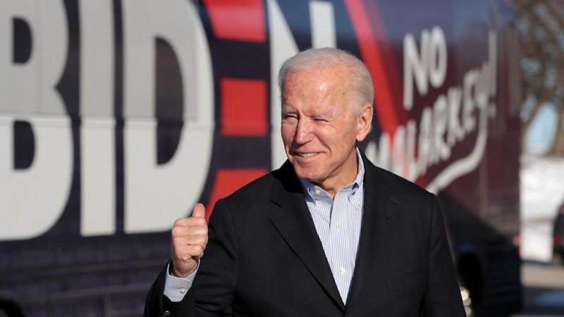 US election: How left-wing is the Democratic field? - BBC News