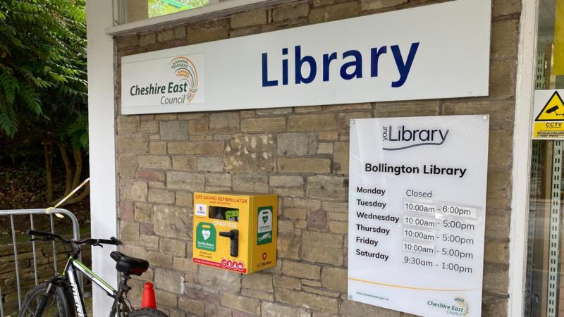 Cheshire East: Town councils set to top up library opening hours - BBC News