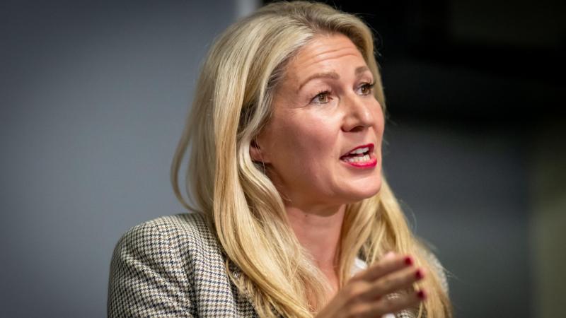 AS Reform a gafodd ei gwahardd o'r Senedd yn gwadu ei bod yn hiliol ...