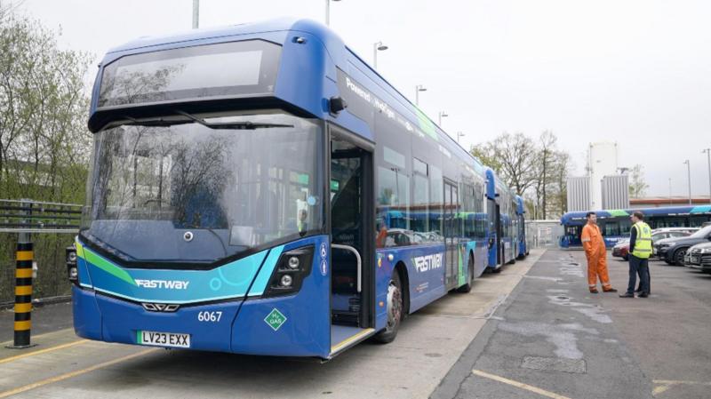 Surrey: Expanded fleet of hydrogen-powered buses hit the streets - BBC News