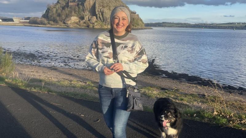 Litter-picking eco dog Trinny cleans up park - BBC News