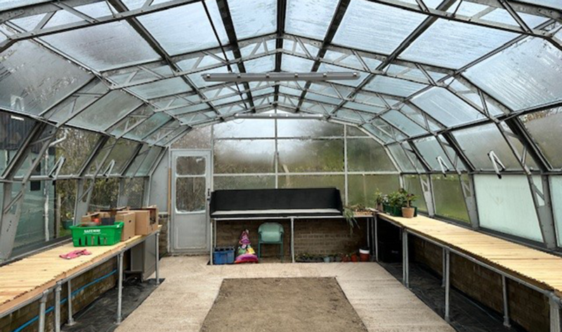 Percy Thrower's old greenhouse finds new use - BBC News