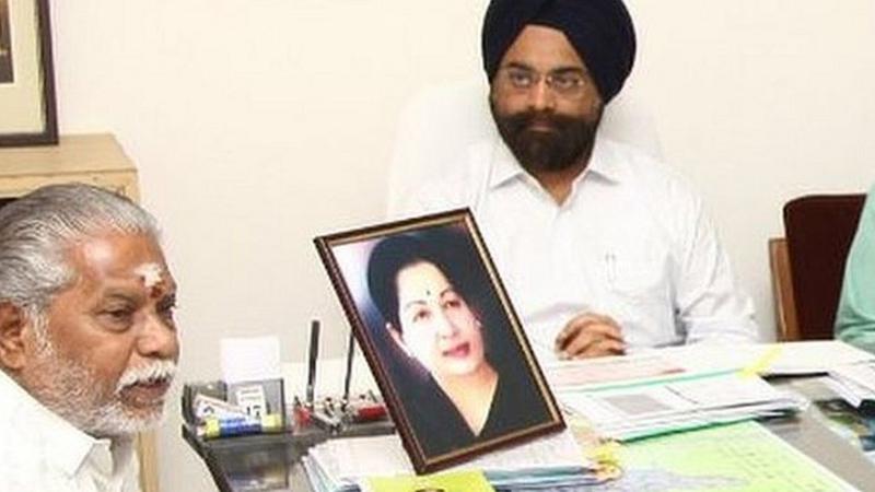 India Jayalalitha death: Masses mourn 'iron lady' - BBC News