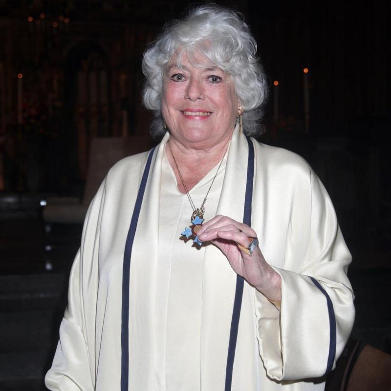 Ronnie Corbett's widow, musical star Anne Hart, dies aged 90 - BBC News