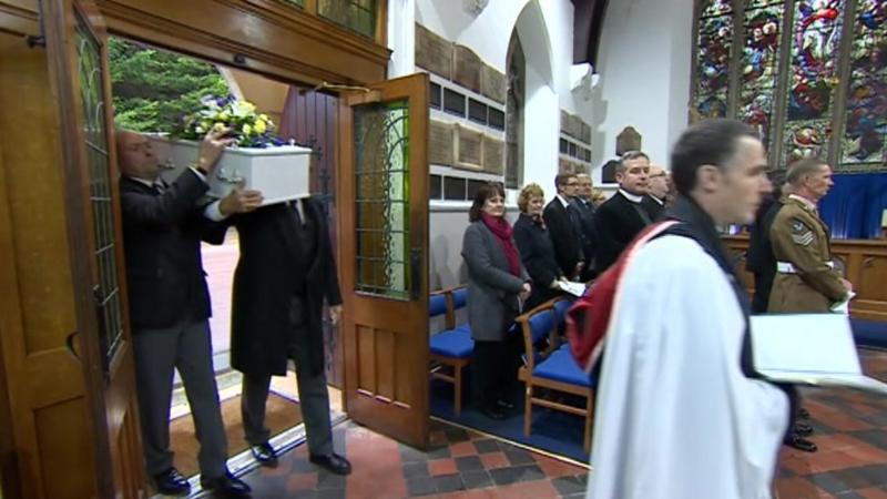 Holme Fen Spitfire dig 'exemplar' for future aviation digs - BBC News