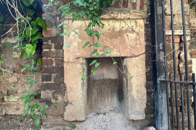 Eighty years after VE Day London's WW2 scars are everywhere - BBC News