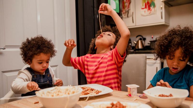 People buying less fast food as grocery prices remain high - BBC News