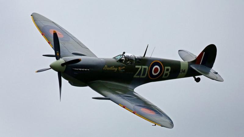 Battle of Britain RAF Spitfire pilot Geoffrey Wellum dies - BBC News