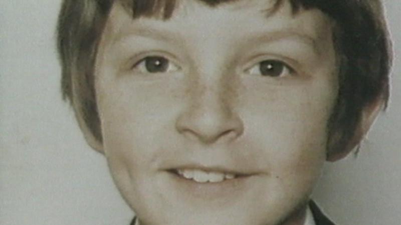 Schoolboy murderer Brian Field dies in prison - BBC News