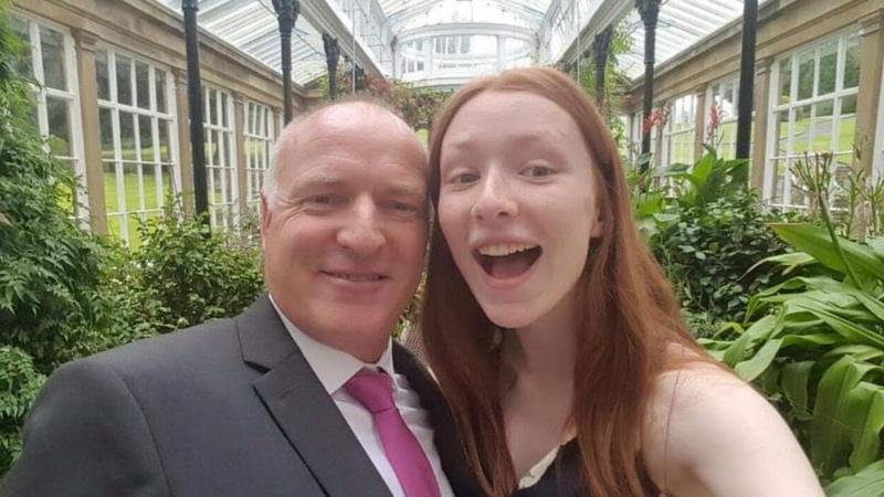 Would universities call parents in a mental health crisis? - BBC News