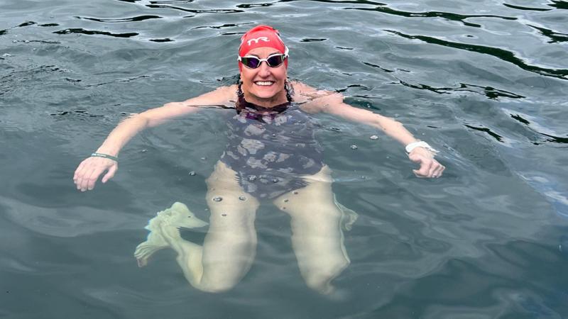 Art therapist aims for fastest Bristol Channel swim - BBC News