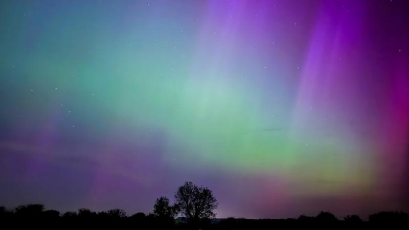 How to see the Northern Lights in the UK on Saturday night - BBC News