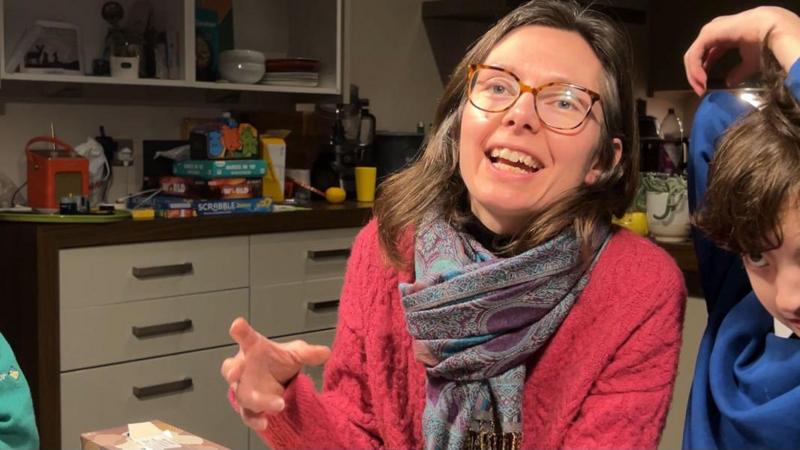 Food bins: An eco-fix or just too icky for families? - BBC News