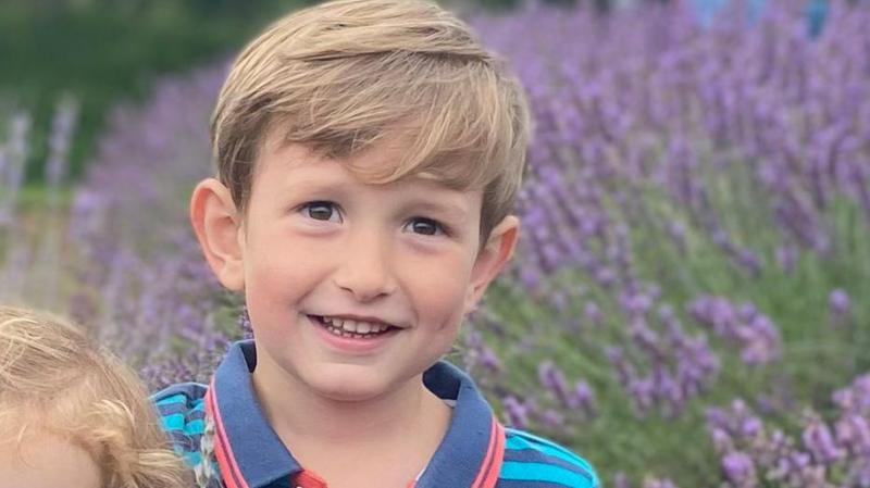 Benedict Blythe inquest jury hears 999 call before allergy death - BBC News