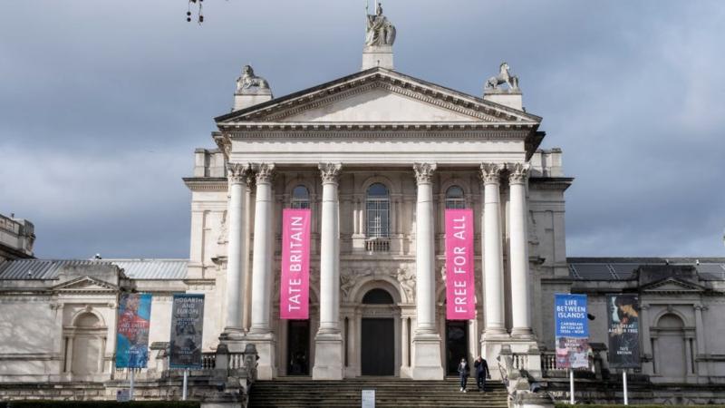 Tate Britain rehangs entire collection - BBC News