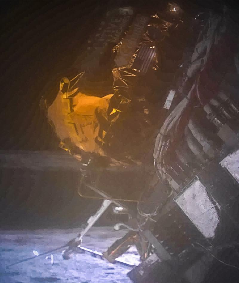 Intuitive Machines: Moon lander pictured on its side with snapped leg ...