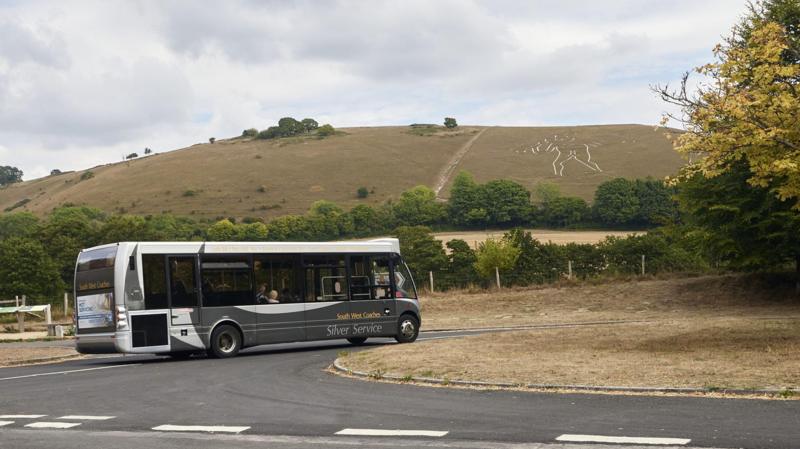 U-turn after Dorset X51 and X53 bus timetable cuts criticised - BBC News