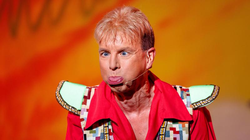Panto: How the art form has become a lifeline for actors - BBC News