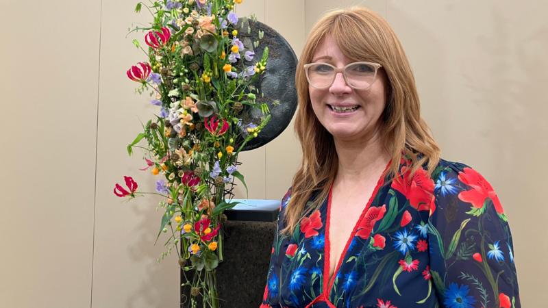 Chelsea Flower Show invite a 'privilege' for Doncaster College - BBC News
