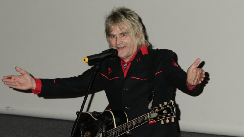 The Alarm star Mike Peters in cancer remission after The Christie drug ...