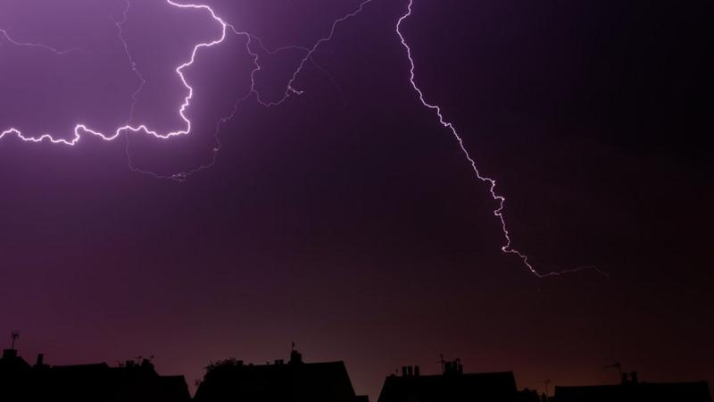 In pictures: Flash flooding - BBC News