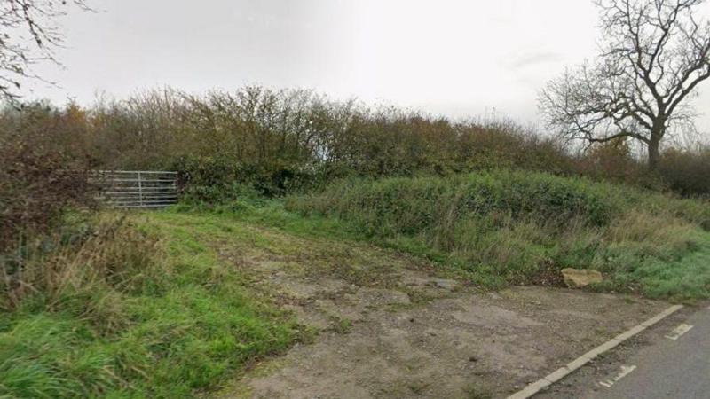 Bid to build 900 new homes near edge of Leicester - BBC News