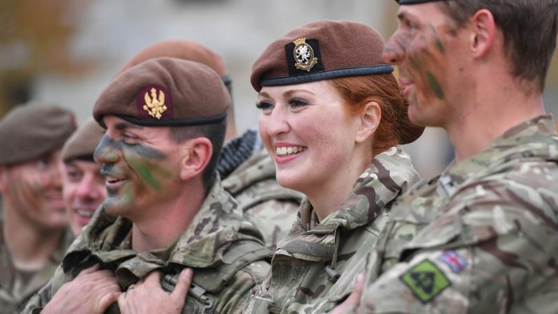 'It's not impossible: A woman will become a Royal Marine' - BBC News