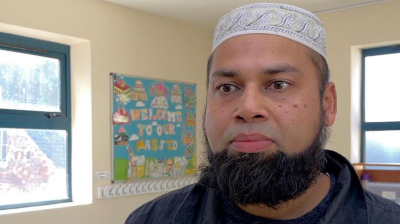 Hull mosque members 'still looking over our shoulders after riot' - BBC ...