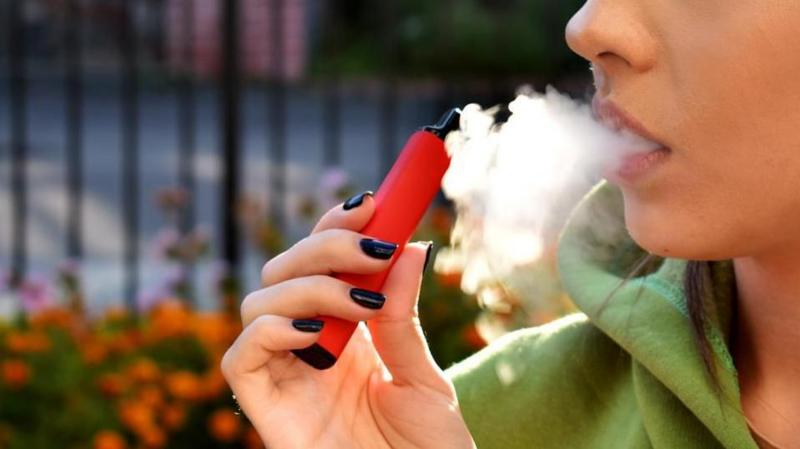 Vaping: Children starting secondary school as vape addicts - BBC News