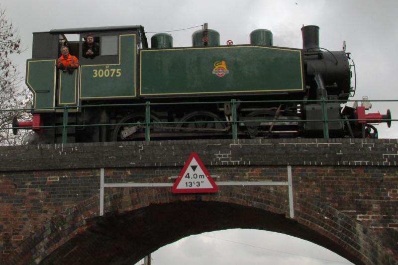 Railway in talks over new line extension at Shillingstone - BBC News
