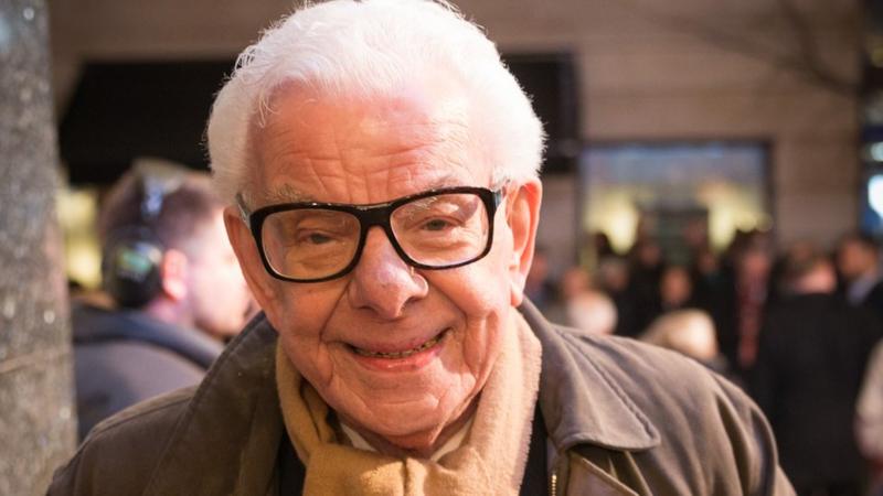 Barry Cryer: Tributes paid to veteran comedian and writer - BBC News