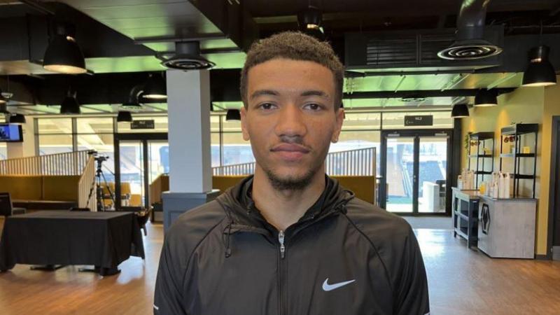 Hundreds of Wolverhampton children hear knife crime message - BBC News