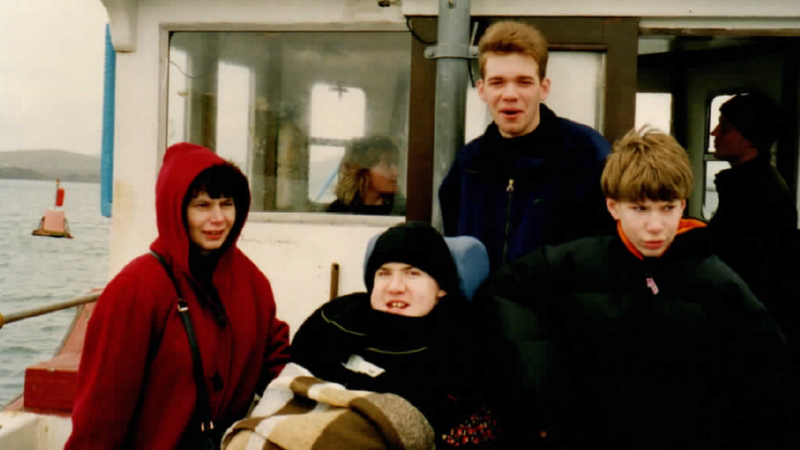 New Year Honours 2023: Essex mum who set up hospice gets BEM - BBC News