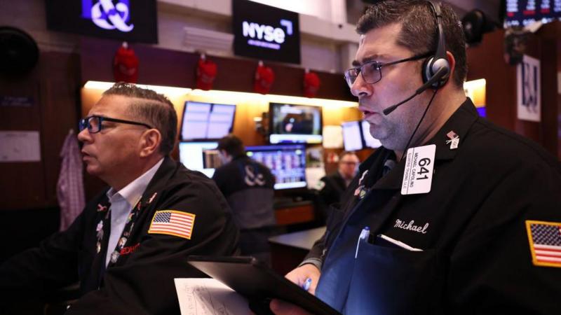 US stock markets fall amid trade war fears after Trump tariffs - BBC News