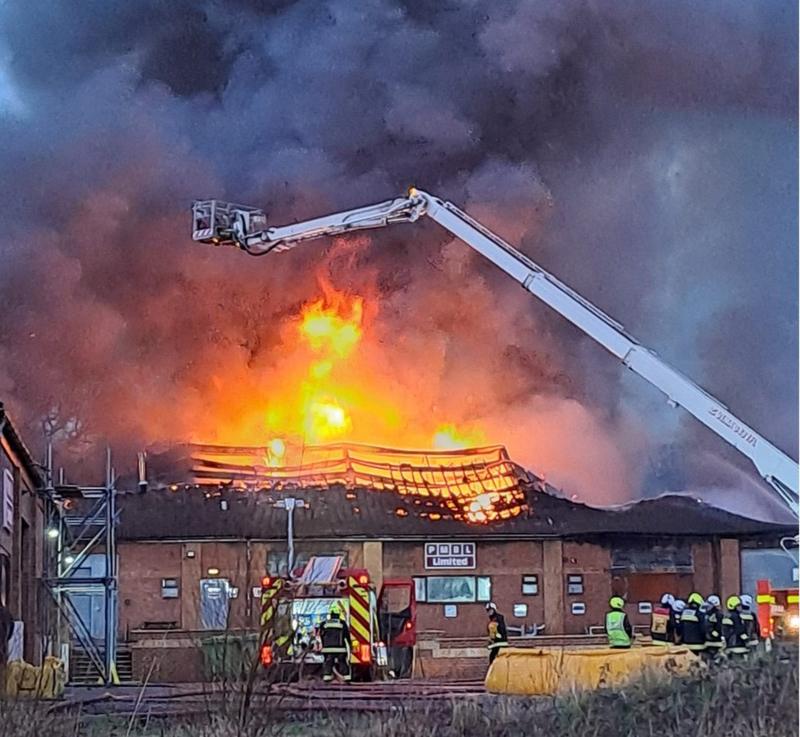 Fire destroys roof of industrial unit in Chard - BBC News