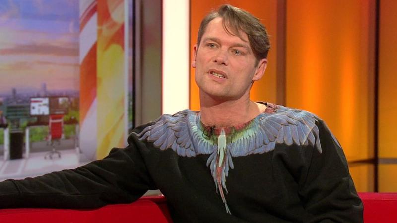 Should it be curtains for eating at the theatre? - BBC News