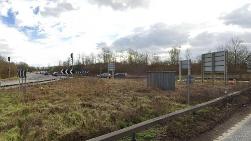 Dorset: Flood warnings as river levels climb after Storm Bert - BBC News