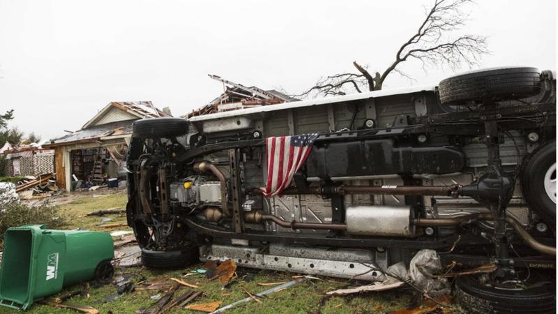 Dozens dead in US Christmas storms - BBC News
