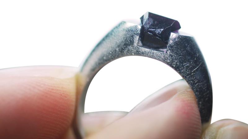 'World first' ruby grown in jewellery setting in lab - BBC News