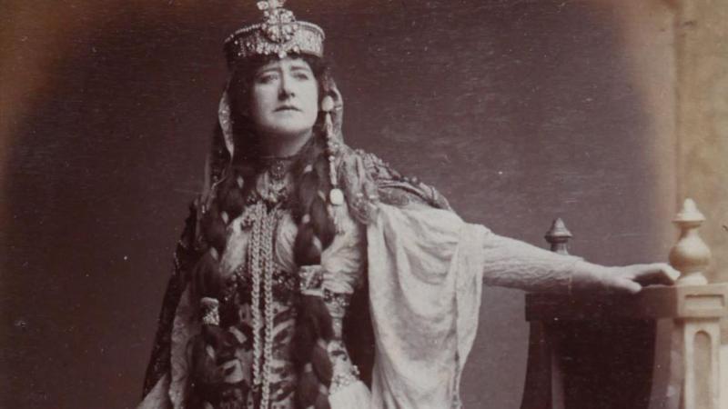 Smallhythe Place: Rare Ellen Terry dresses go on display together - BBC News