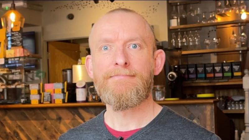 'My pub is busier than ever, but we can't make ends meet' - BBC News