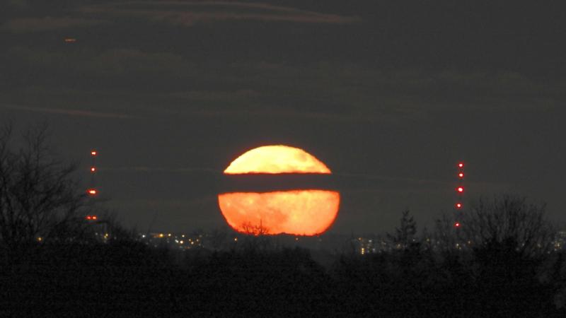 Snow Moon 2025: How and when to see the February full Moon - BBC Weather