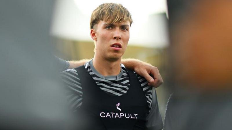 Josh Hull replaces Mark Wood in England Test squad - BBC Sport