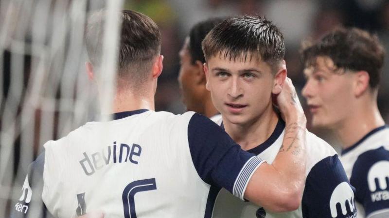 Tottenham: Mikey Moore, 17, signs three-year deal - BBC Sport