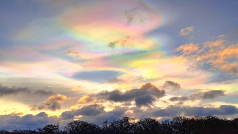 Rainbow clouds: What are they and why do they happen? - BBC Newsround